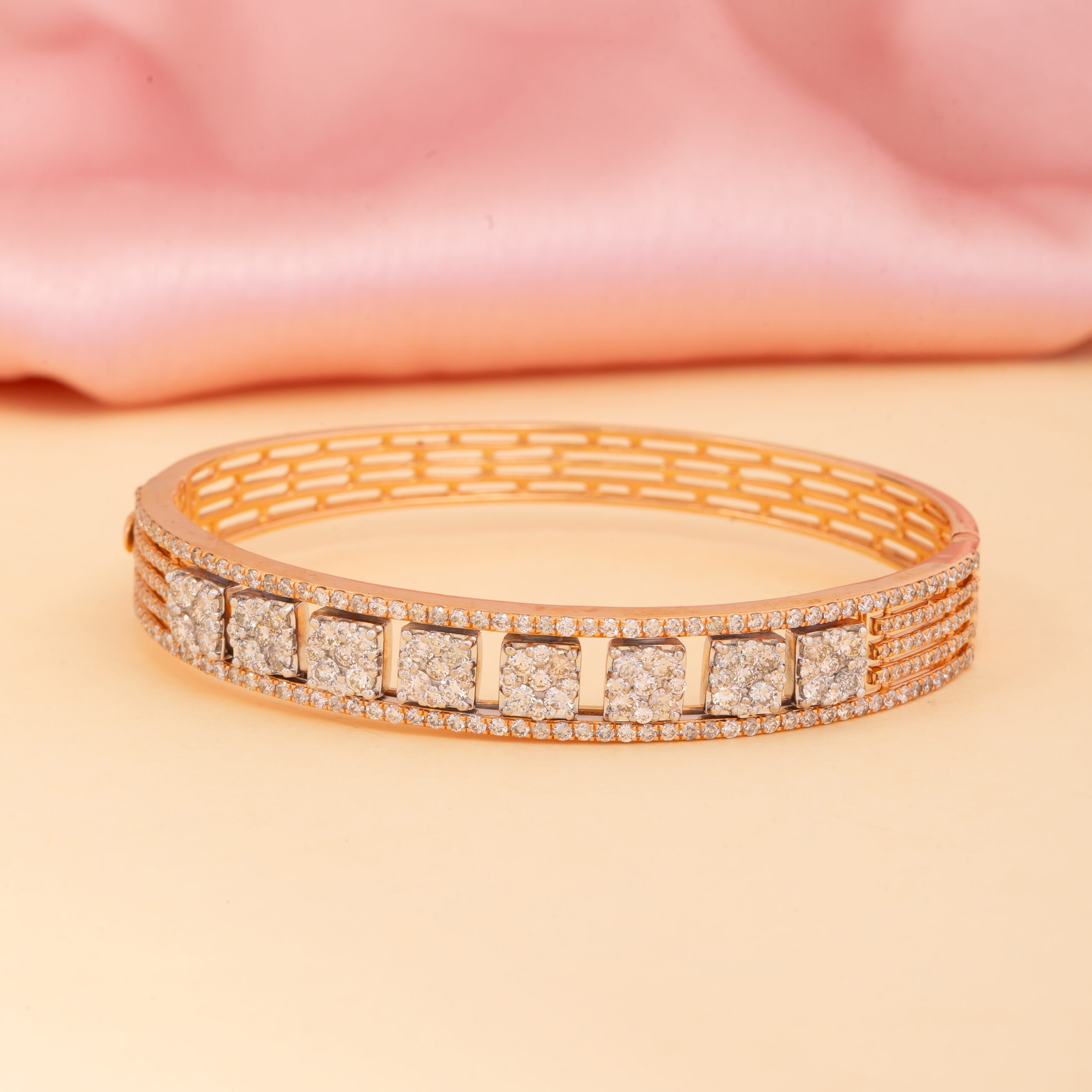 DANCING DIA BRACELET – patavya Diamonds